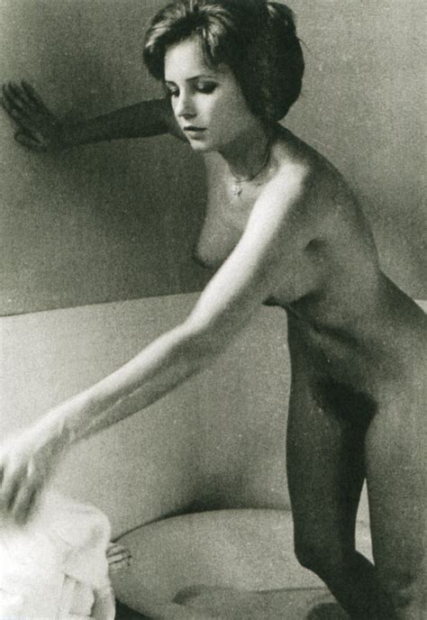 Irene Miracle Nuda ~30 Anni In La Portiera Nuda