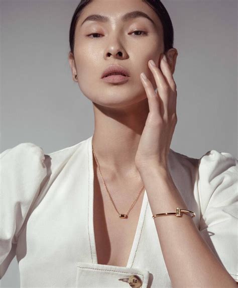 The Details On Starbuckss Dress Code Policies In 2025 Expertbeacon