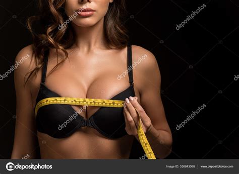 Vue Partielle Fille Sexy Mesurant Seins Avec Ruban Mesurer Isolé image