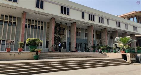 Keep Arguments Short This Is Not Trial Delhi High Court To Police In