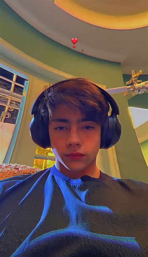 Pin De Aye En Lukas Fotos Divertidas De Amigos Celebridades Bonitos Chicos Famosos