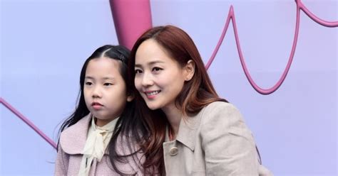 [포토] 유진 딸 로희와 다정하게~
