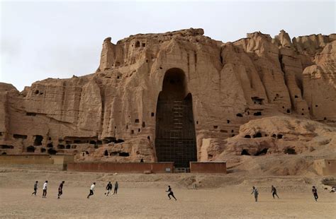 تخریب بودای بامیان جنایت جنگی بود و هم قحطی سیب زمینی در ایرلند