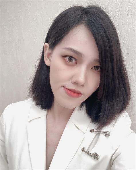 田小希 「不破不立，破而後立」 近期最喜歡的一句話 只有突破現在現在的圈子和思維， 才有辦法看到更大的格局 也許過程艱辛難受 數次想放棄