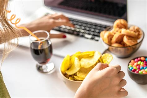 間食をやめると得られるメリット＆無理せずやめる5つの方法｜コクハク