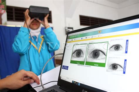 Perekaman Data Ktp Elektronik Di Sekolah Antara Foto