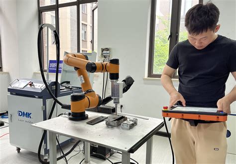 Fully Automated Collaborative Robot Arm CNC Fiber Laser Source Qilin Axis Automatic Welding