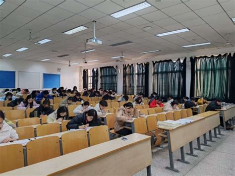 【砺学弘商】经济与管理学院顺利举办四六级模拟考试 西安理工大学经济与管理学院官网