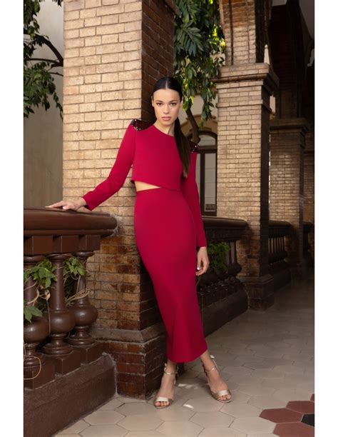 Crop Top Party Outfit With Shoulder Pads For Events Invitadisima