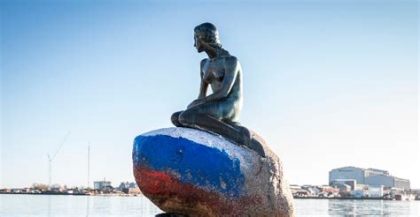 덴마크 인어공주상에 왜 러시아 국기가 그려졌을까 노컷뉴스