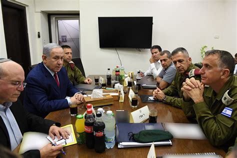 ראש הממשלה ושר הביטחון נתניהו בהתייעצות ביטחונית בקריה עם ראשי מערכת