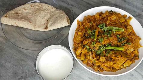 Karela Payaz Ka Salan Bitter Gourd Recipe