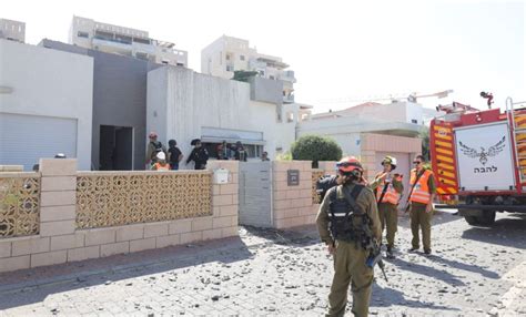 פגיעה ישירה באשקלון בשלב זה לא אותרו נפגעים כאן דרום אשקלון