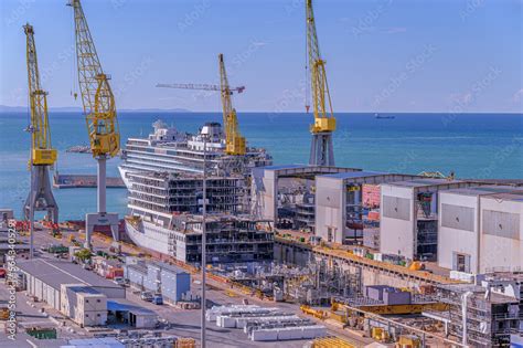 Cruise Ship Constructioninitial Stages Of Constructioncrane Working