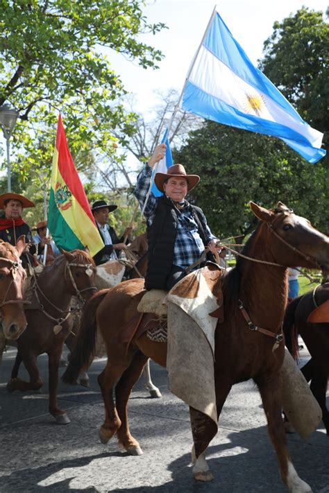Gobernador Del Gran Chaco Junto A Los Jinetes De Argentina Y Bolivia