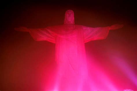 Lorena Cavalcanti Cristo Redentor ganha iluminação rosa