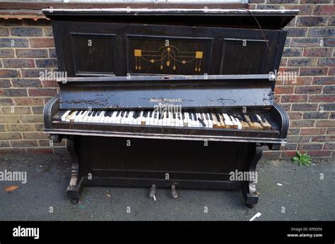Damaged Piano Keys High Resolution Stock Photography And Images Alamy