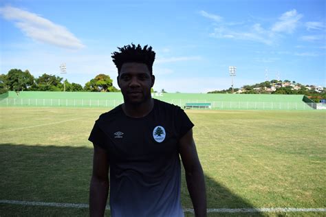 Santa Cruz Acerta A Contratação Do Zagueiro Elivelton Ex Boa Vista