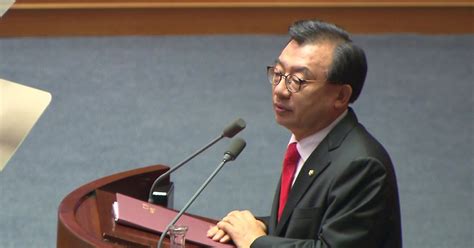 與 이정현 대표 연설국회의원 특권 내려놓아야