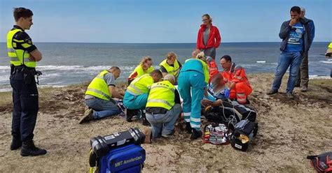 Paraglider Vliegt Tegen Duinen Bij Zandvoort Binnenland Telegraafnl