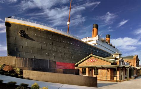 Se Derrumbó Un Muro Que Simulaba Un Iceberg En El Museo Titanic E Hirió A 3 Personas Infobae