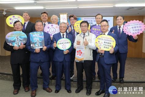 關懷偏鄉學子 扶輪社及婦女會贊助舞鈴劇場公益演出