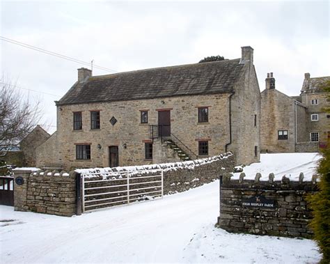 Stable Court High Shipley Farm © Andy Waddington Geograph Britain