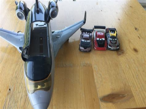 Letalo Iz Risanke Avtomobili S Tremi Avtomobili