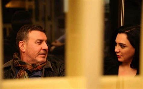 سلاف فواخرجي تعلن انفصالها عن زوجها بقصيدة حب واعتذار صحيفة الخليج