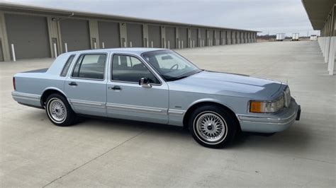 1993 Lincoln Town Car For Sale At Auction Mecum Auctions