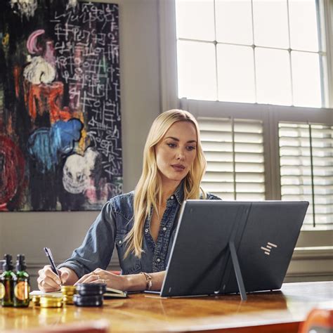 Hp Shows Its First Laptop Sized Portable Monitor Inch Beats Powered Envy Livens Up The Party