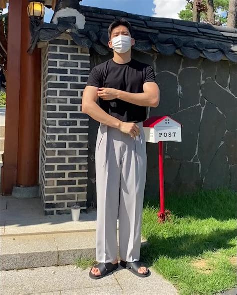 머슬 썸머 세트 여름 소재들로 지어진 머슬 썸머 세트입니다 운동하시는 분들께 무조건 추천 드리고 싶은 운동한 노력의 결실을