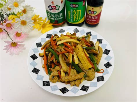【超好吃的快手菜～青椒肉丝炒鹿茸菇的做法步骤图】董汐筠下厨房
