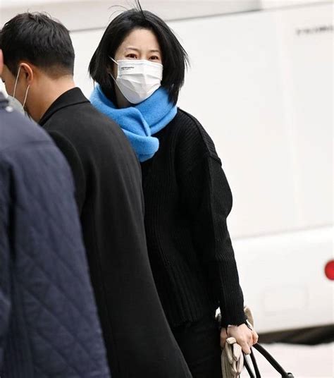 패션엔 고현정 단발 머리로 싹뚝 가려도 빛나는 스타일리시한 출근룩