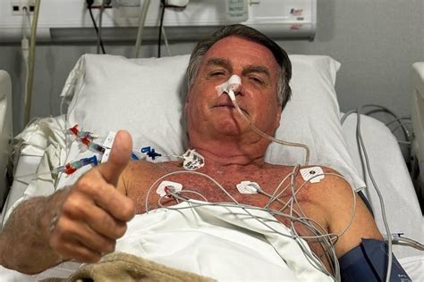 Jair Bolsonaro Chega Em Hospital Particular De Brasília Médicos Vão