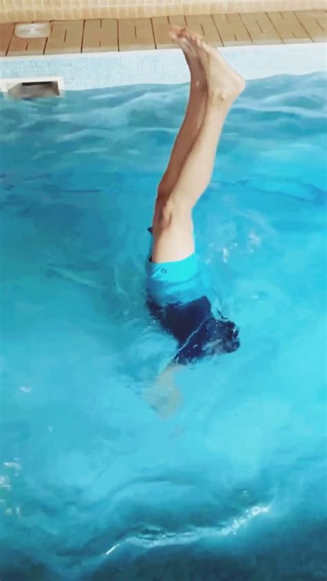 Underwater Handstand Tips