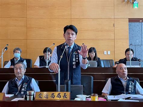 疑欠銀行2億！台中四方客運29輛巴士遭拖走、董座下落不明 中天新聞網