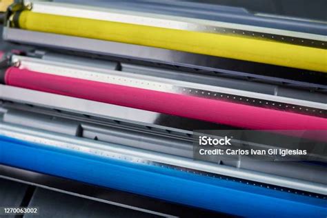 회색 나무 배경에 적층 된 색상 레이저 프린터용 마젠타 시안 및 노란색 토너 카트리지 레이저에 대한 스톡 사진 및 기타 이미지 레이저 잉크젯 카트리지 Cmyk