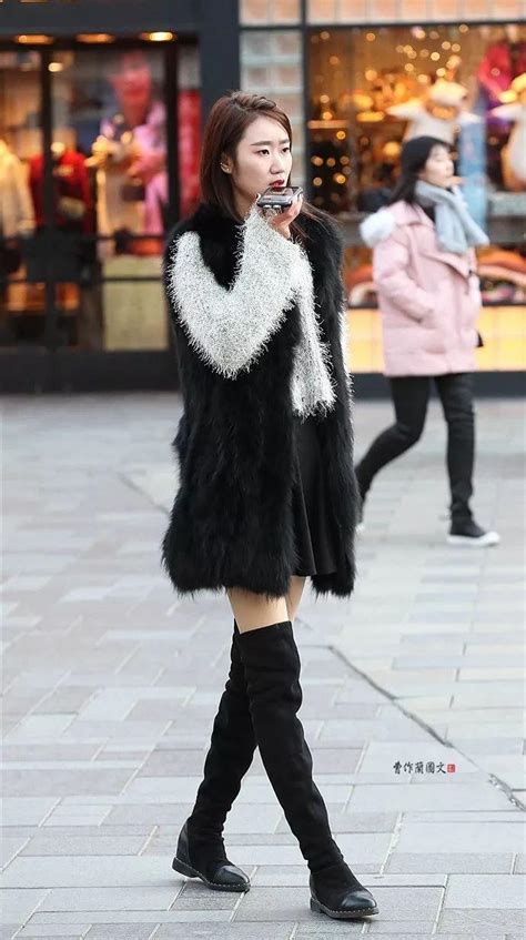 街拍：让长腿更颀长的高筒靴美女 高筒靴 美女 靴子 新浪新闻