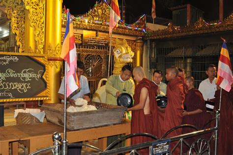 ဗိဿနိုးမြို့ဟောင်း၊ ရွှေရောင်တော်ဘုရား၊ ရှင်အပါး ၅၀၀၀ ရှင်ပြုပွဲသို့