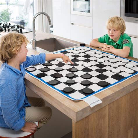 Grand jeu de Dames avec pions en bois et damier en tissus imprimé