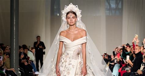 Всі весільні сукні в кутюрних колекціях весна літо 2023 Vogue Ua