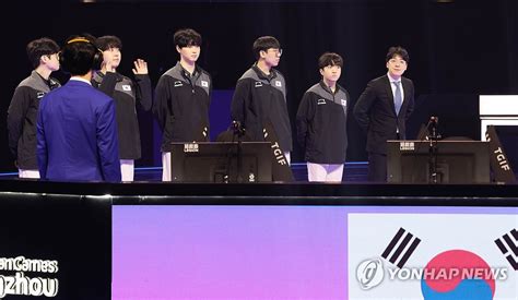 인사하는 E스포츠 대표팀 연합뉴스