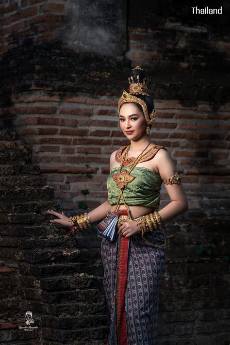 Thai Royal Dress In Ayutthaya Kingdom Thailand 🇹🇭 ชุด นางแบบ