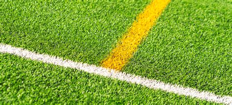 녹색 인조 잔디 잔디 축구 필드 배경 흰색과 노란색 라인 경계와 함께 맨 위 보기 0명에 대한 스톡 사진 및 기타 이미지 0