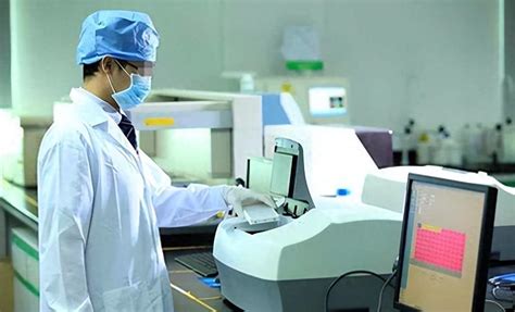 Con gái giống hệt cha đỡ đầu chồng nghi ngờ vợ suốt 20 năm ngồi tù biết kết quả ADN mà gục ngã