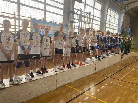 Powiatowe Igrzyska Dzieci w mini piłce siatkowej chłopców Aktualności MZS nr im Bohaterów