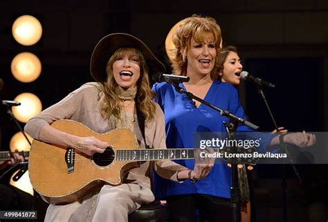 3031 Carly Simon Photos And High Res Pictures Getty Images