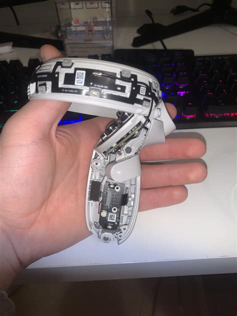 The Inside Of A Oculus Controller Rmildlyinteresting