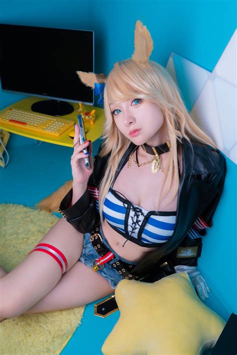 巴くずこ💎 On Twitter 【ウマ娘cosplay】ゴールドシチー あ、ごめん。いたんだ。マネジから連絡きててチェックする